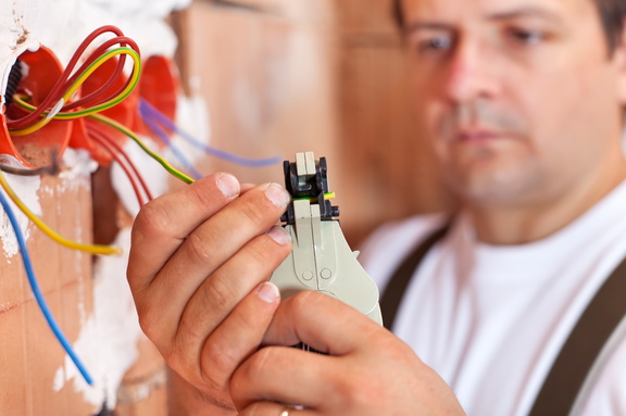 Why You Should Only Hire a Professional Electrician | Dalton PHC